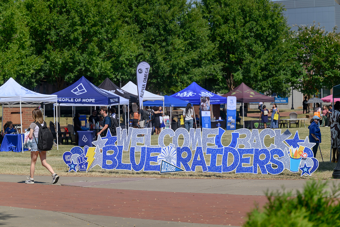With freebies galore, MTSU ‘Meet Murfreesboro’ connects students with ...